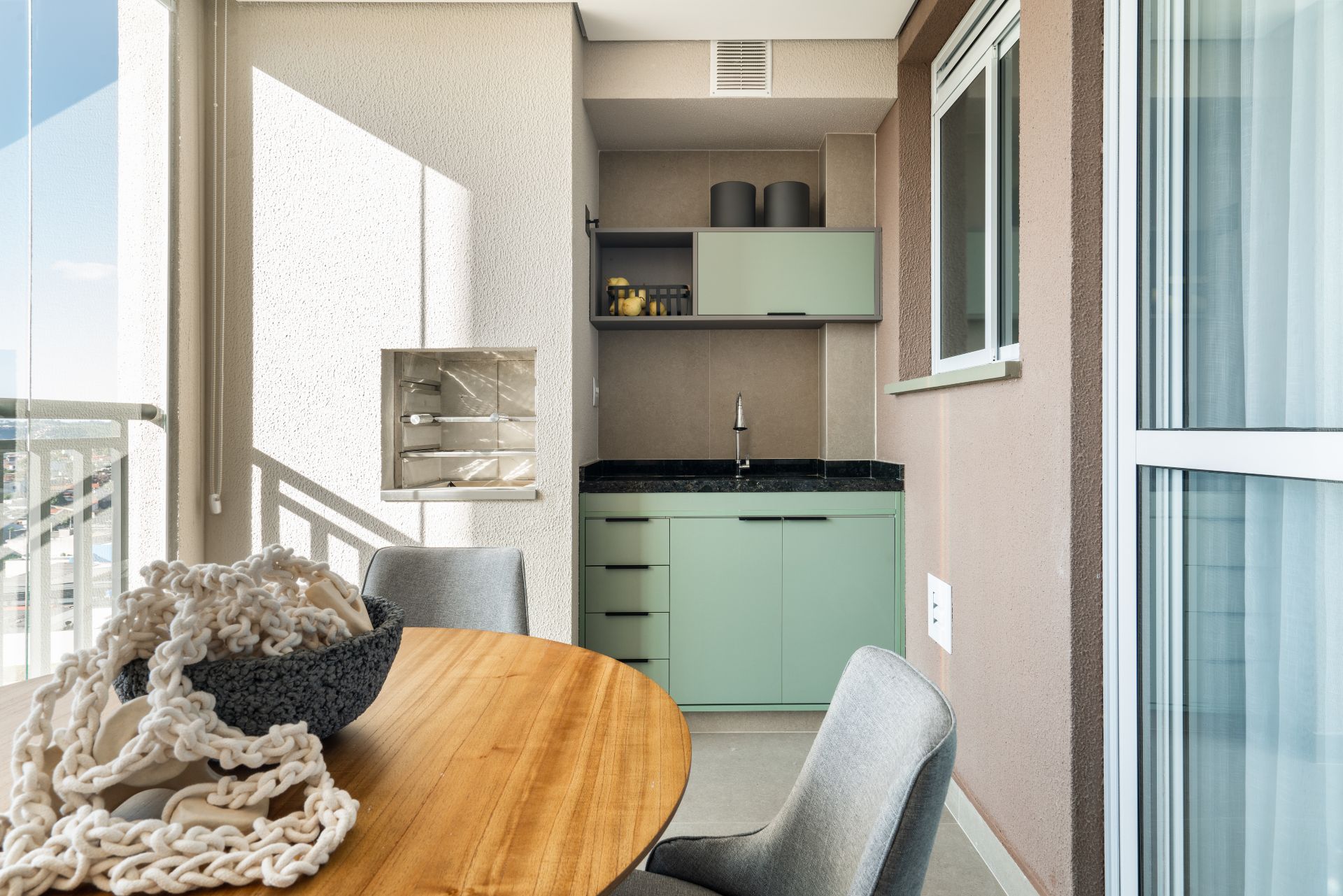 Apartamento com varanda gourmet: dicas e projetos inspiradores