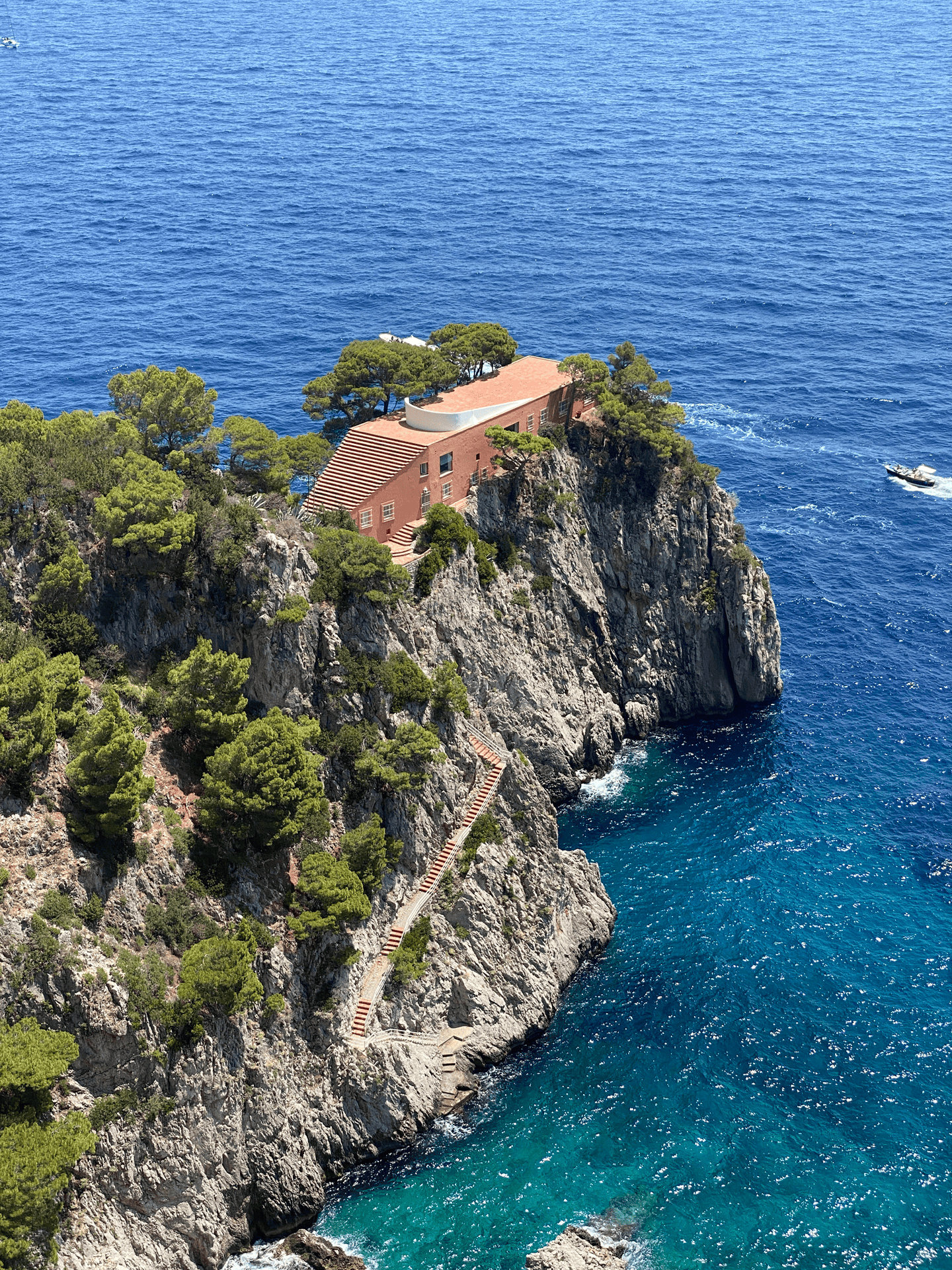 Cliff house: arquitetura no limite entre a beleza e o abismo